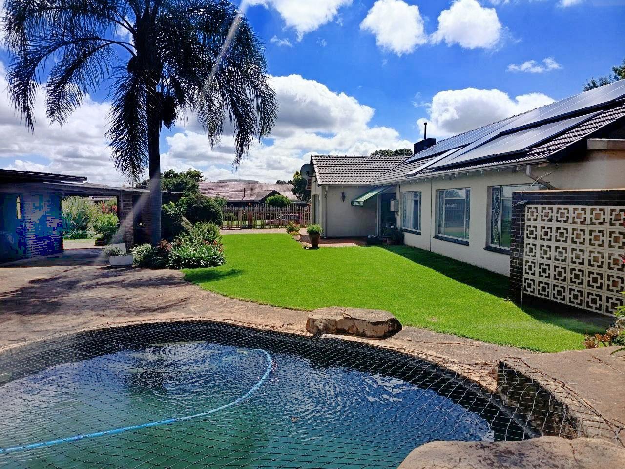 4 Bedroom House for sale in Witfield - P24-116802189