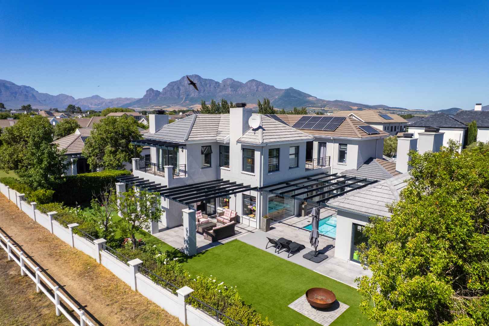 4 Bedroom House for sale in Val de Vie Estate - P24-116617184