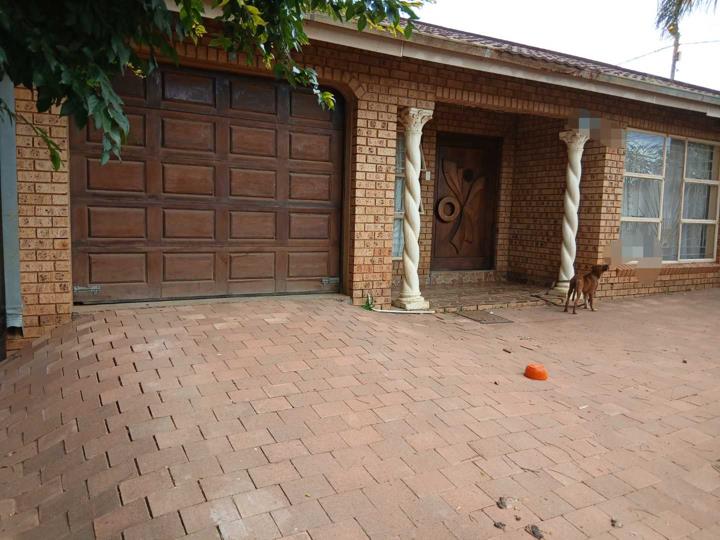 3 Bedroom House for sale in Mamelodi East - P24-116804043
