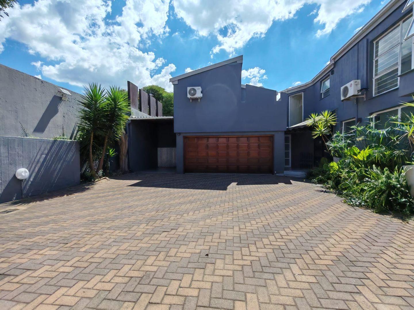 4 Bedroom Townhouse for sale in Three Rivers Proper - P24-116807663