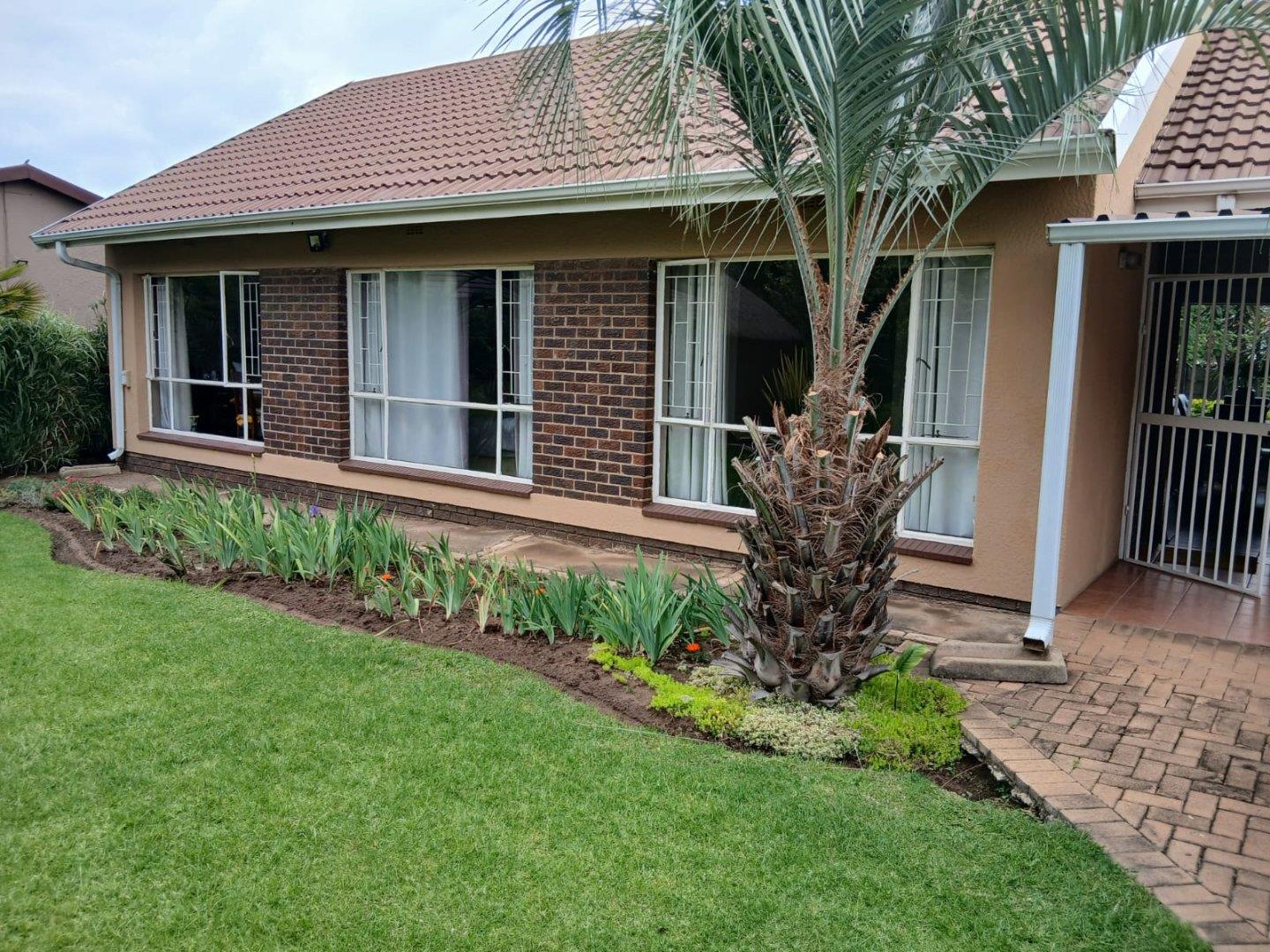 3 Bedroom House for sale in Beyers Park - P24-116812092