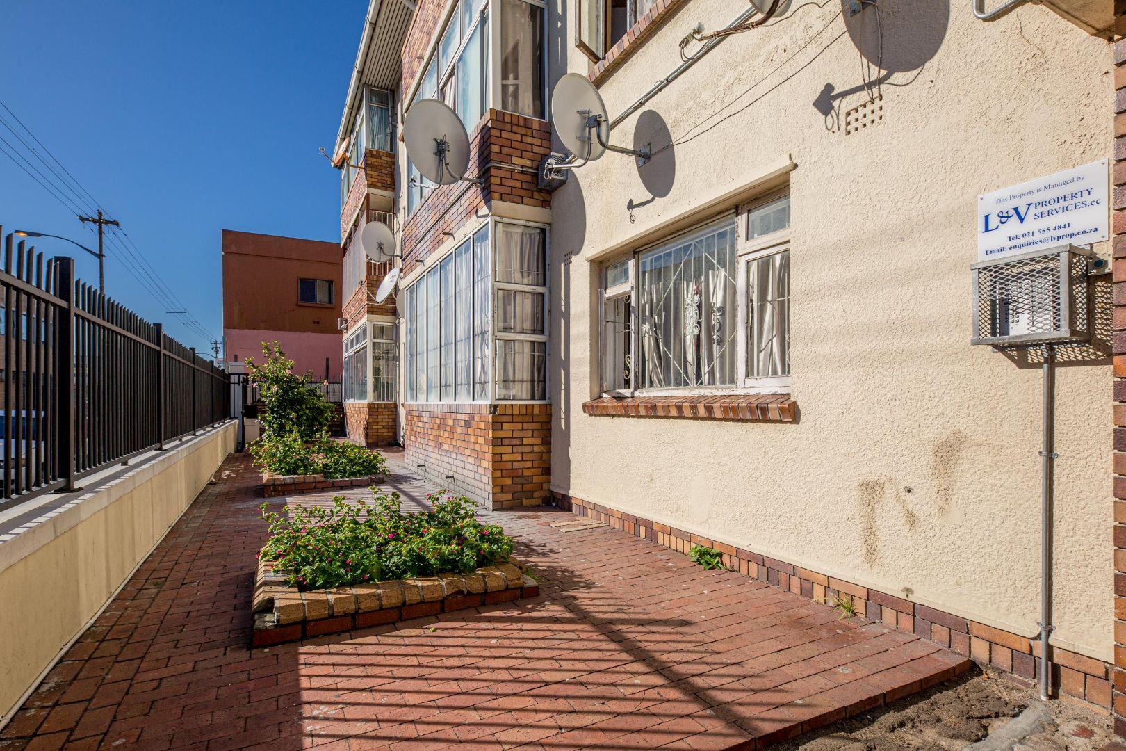 3 Bedroom Apartment / flat for sale in Parow Central - P24-116813424