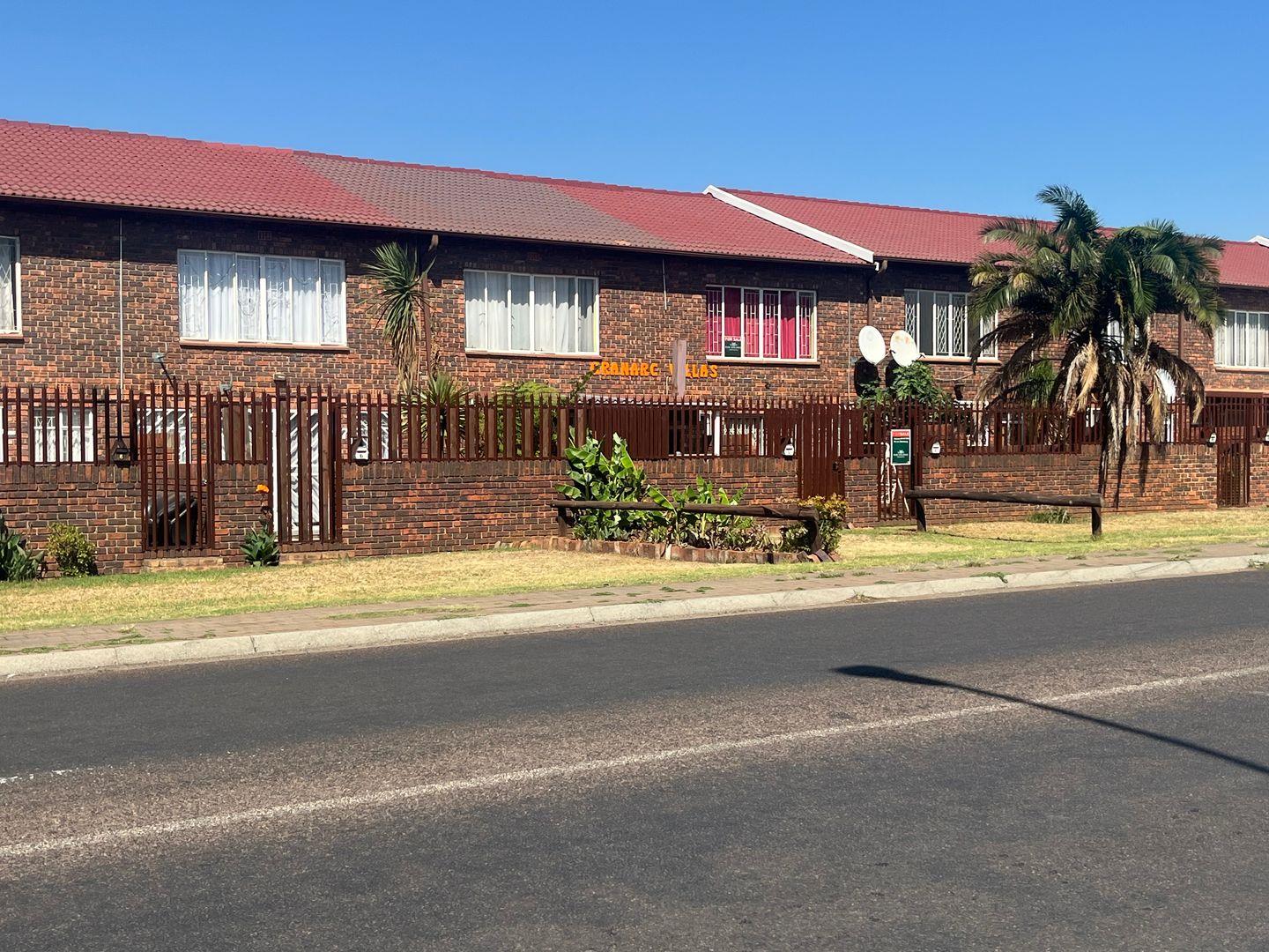 2 Bedroom Townhouse for sale in Beyers Park - P24-116815259