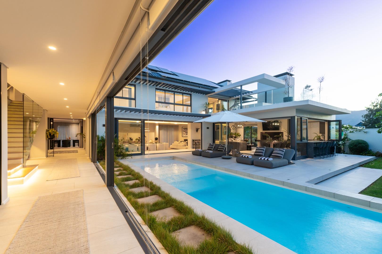 4 Bedroom House for sale in Val de Vie Estate - P24-116820318