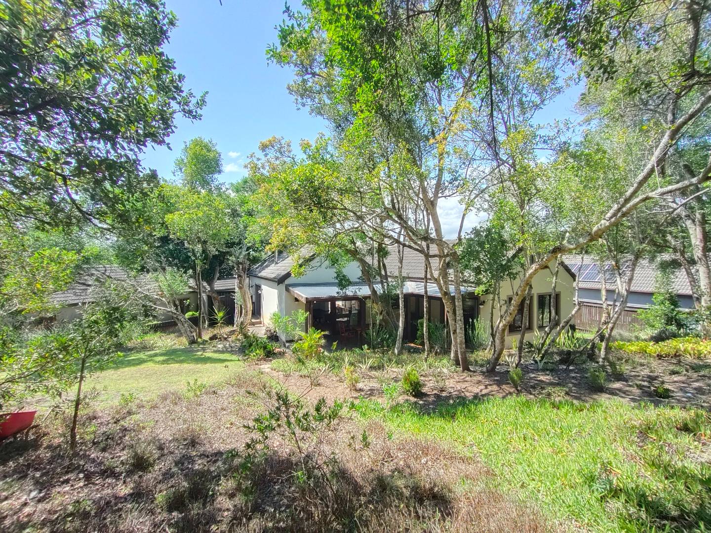 2 Bedroom House for sale in Brenton On Lake - P24-116826835