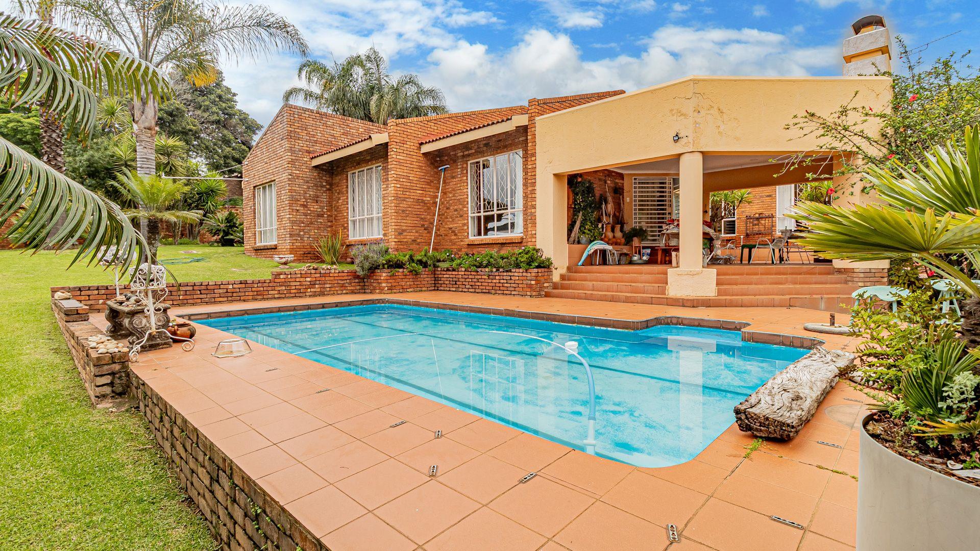 5 Bedroom House for sale in Moreleta Park - P24-116830683