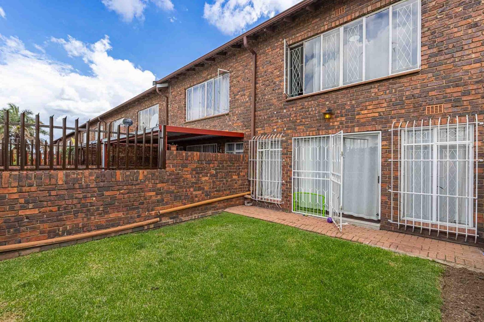2 Bedroom Apartment / flat for sale in Beyers Park - 8 Elm Road - P24 ...