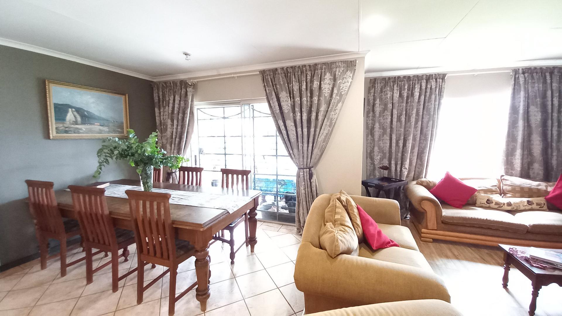 3 Bedroom Townhouse for sale in Moreleta Park - P24-116831674
