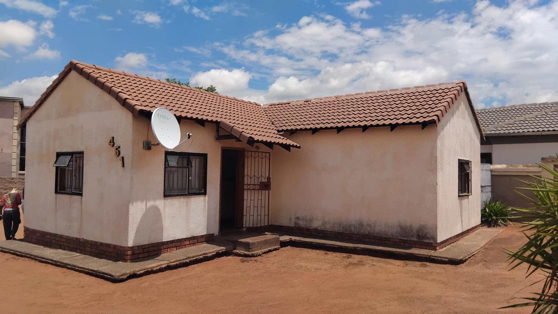 2 Bedroom House for sale in Mabopane Unit X - P24-116831693