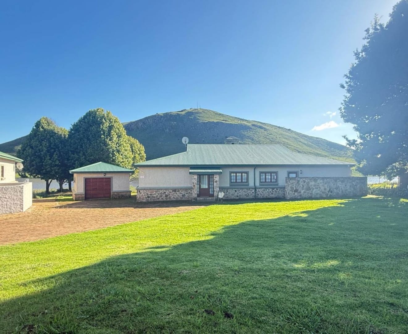 4 Bedroom House for sale in Dullstroom - Oaklane Estate - P24-116834005