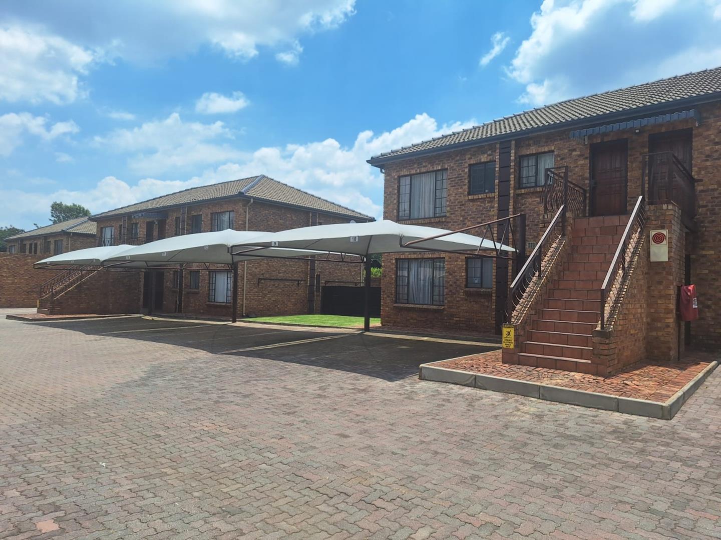 2 Bedroom Townhouse for sale in Dalview - P24-116844873