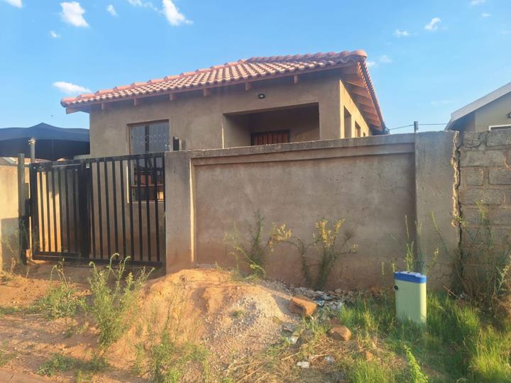3 Bedroom House for sale in Mahube Valley - 2422 Motlatjo Street - P24 ...