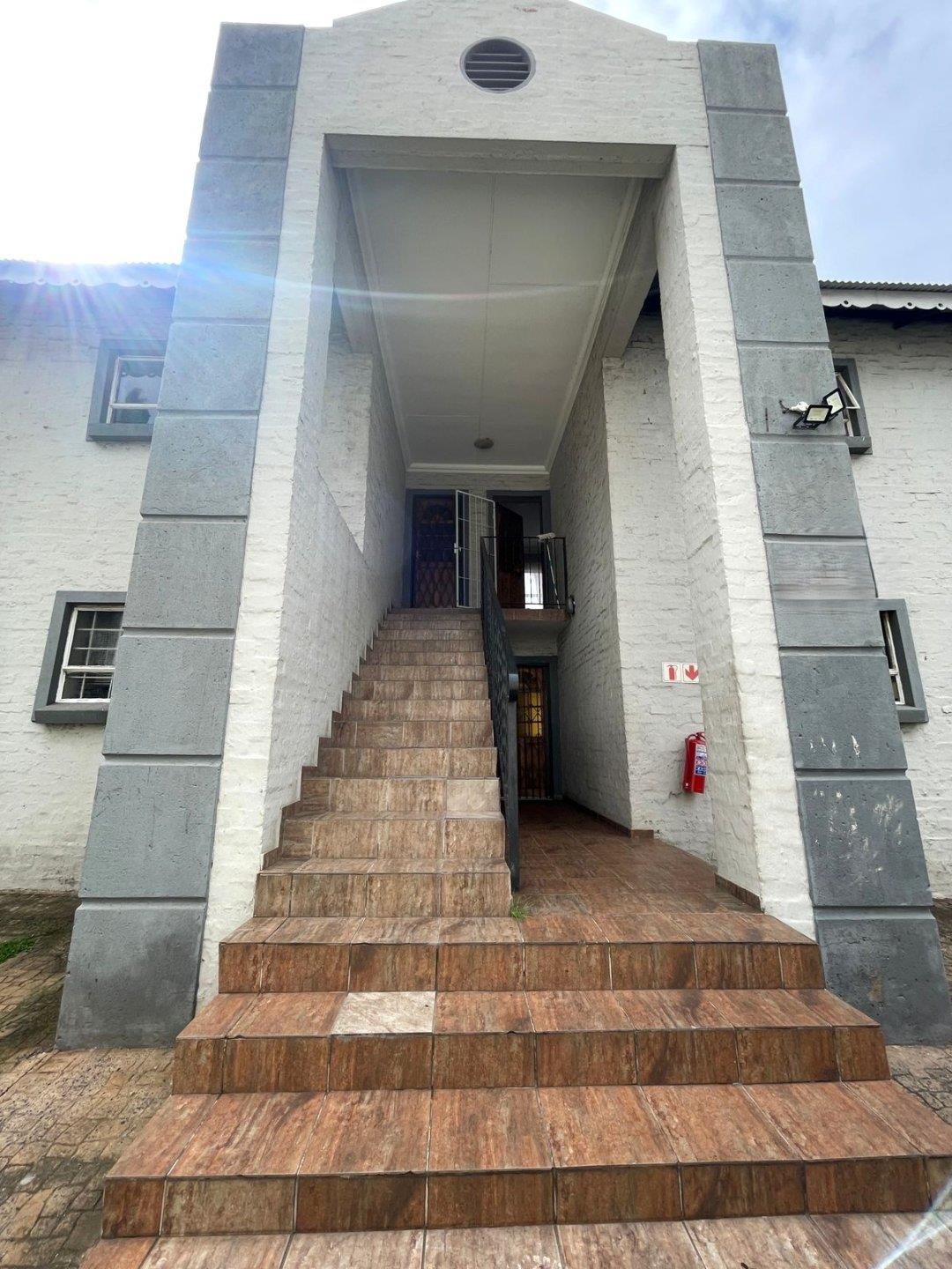 2 Bedroom Apartment / flat for sale in Witbank Ext 10 - P24-116837874