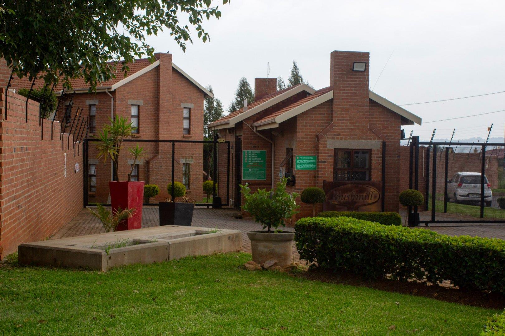 2 Bedroom Apartment / flat for sale in Ruimsig AH - P24-116838175