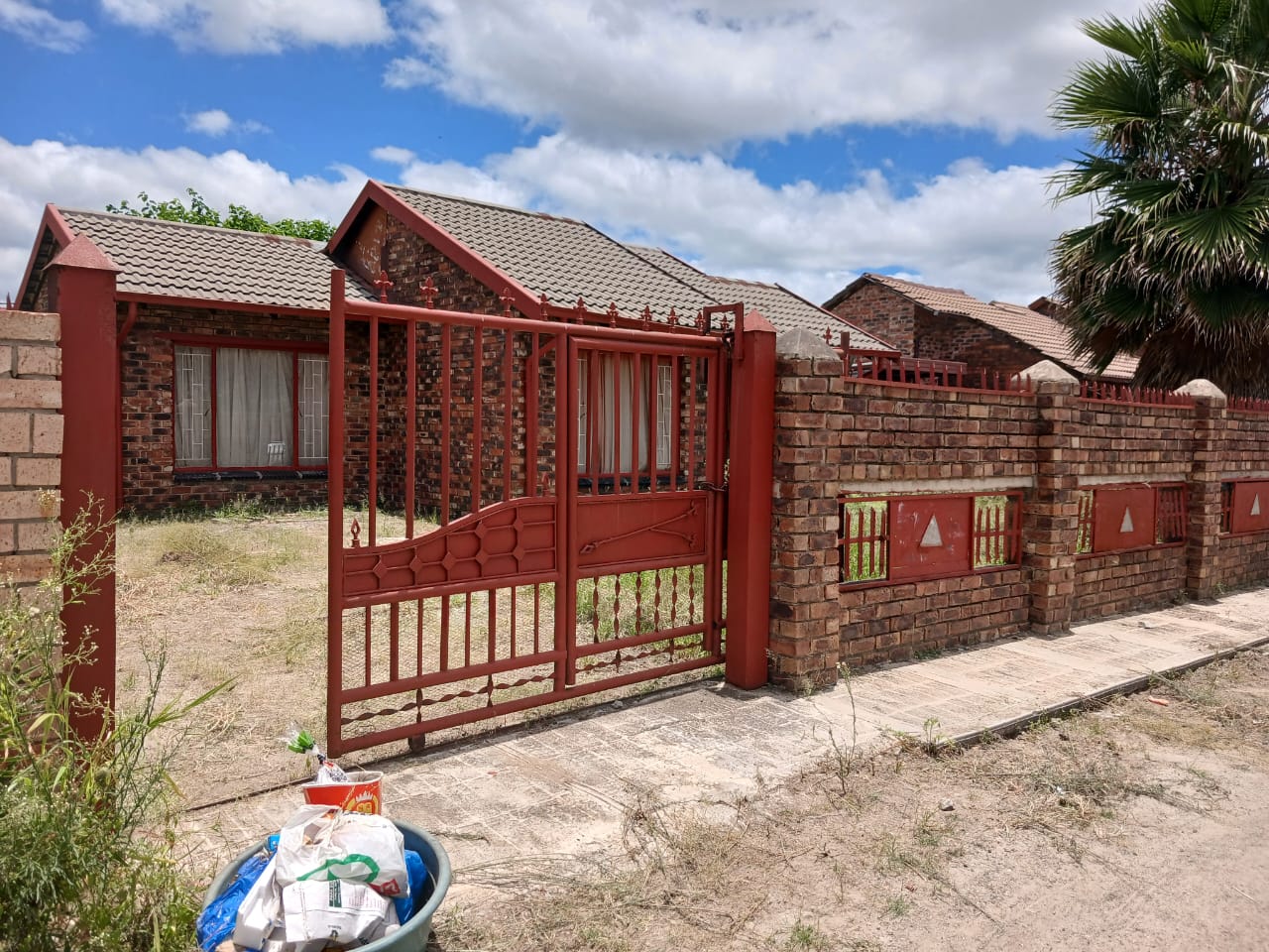 House for sale in Boitekong Ext 3 - P24-116838996
