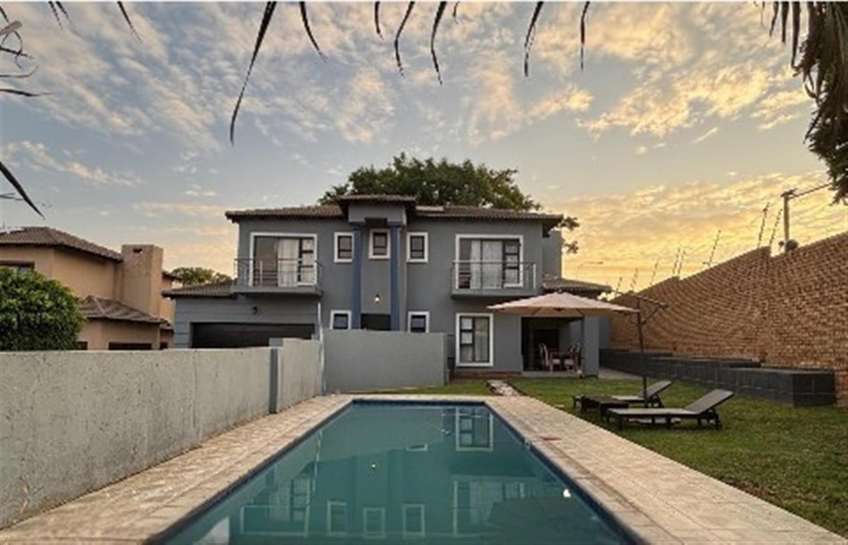 3 Bedroom House for sale in Thatchfield Estate - P24-116839414