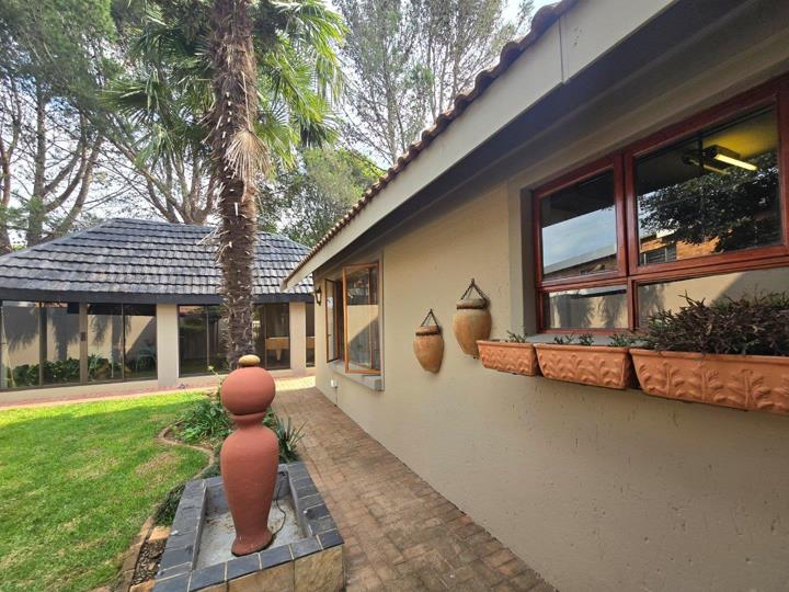 4 Bedroom House for sale in Dalview - P24-116839711