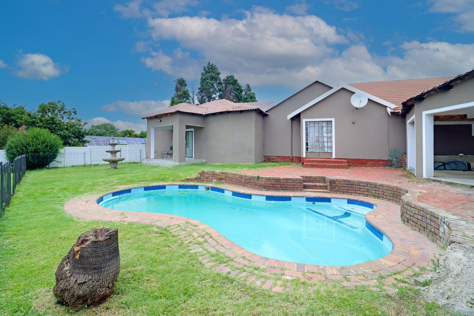 7 Bedroom House for sale in Vorna Valley - P24-116840107