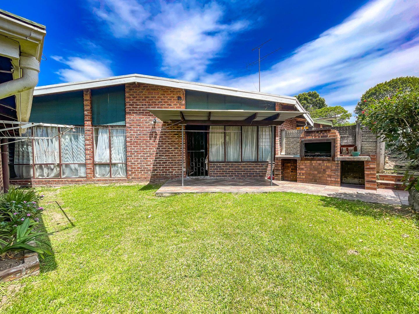 2 Bedroom Townhouse for sale in Pinetown Central - P24-116845115