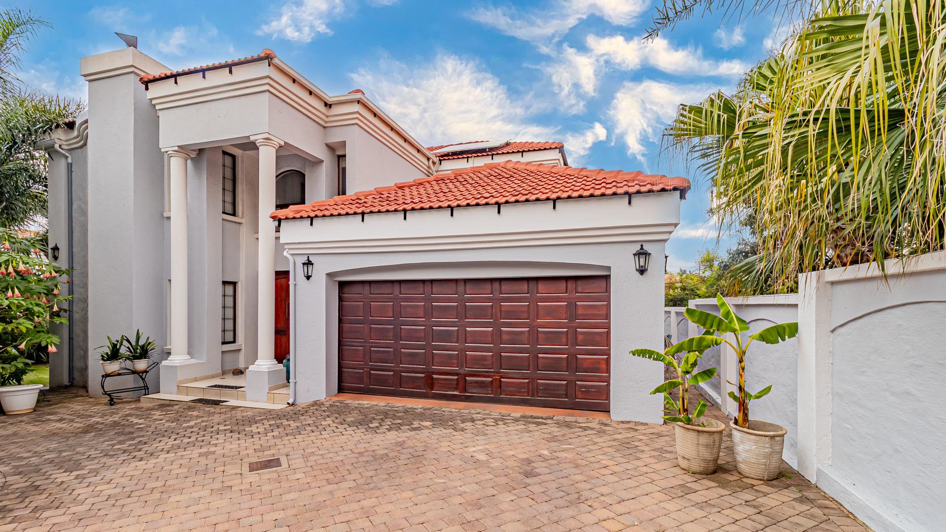 3 Bedroom House for sale in Moreleta Park - P24-116849050