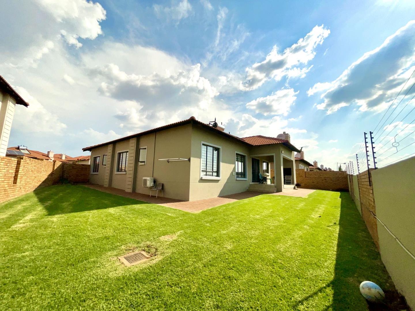 3 Bedroom House for sale in Monavoni - Monavoni - P24-116849478