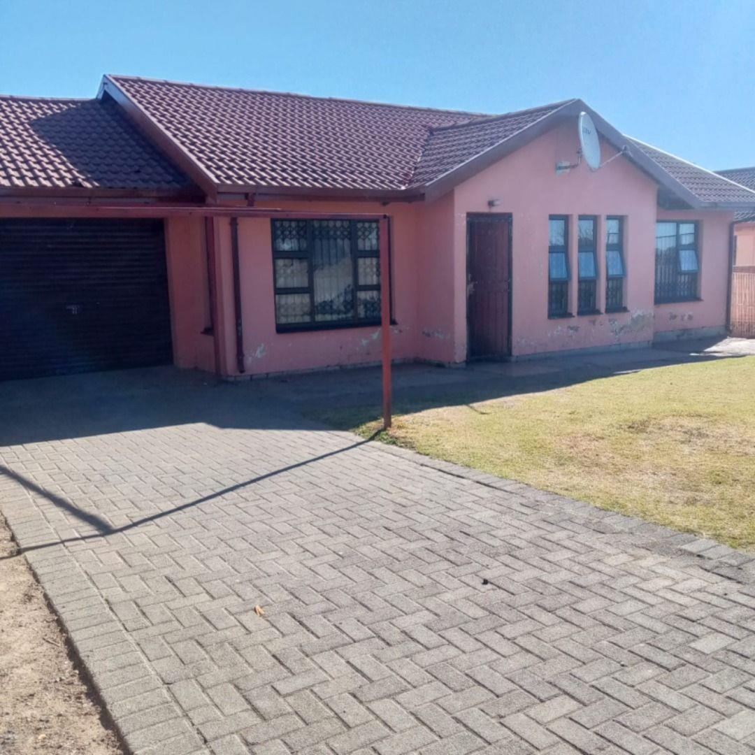 3 Bedroom House for sale in Botshabelo - P24-116852911