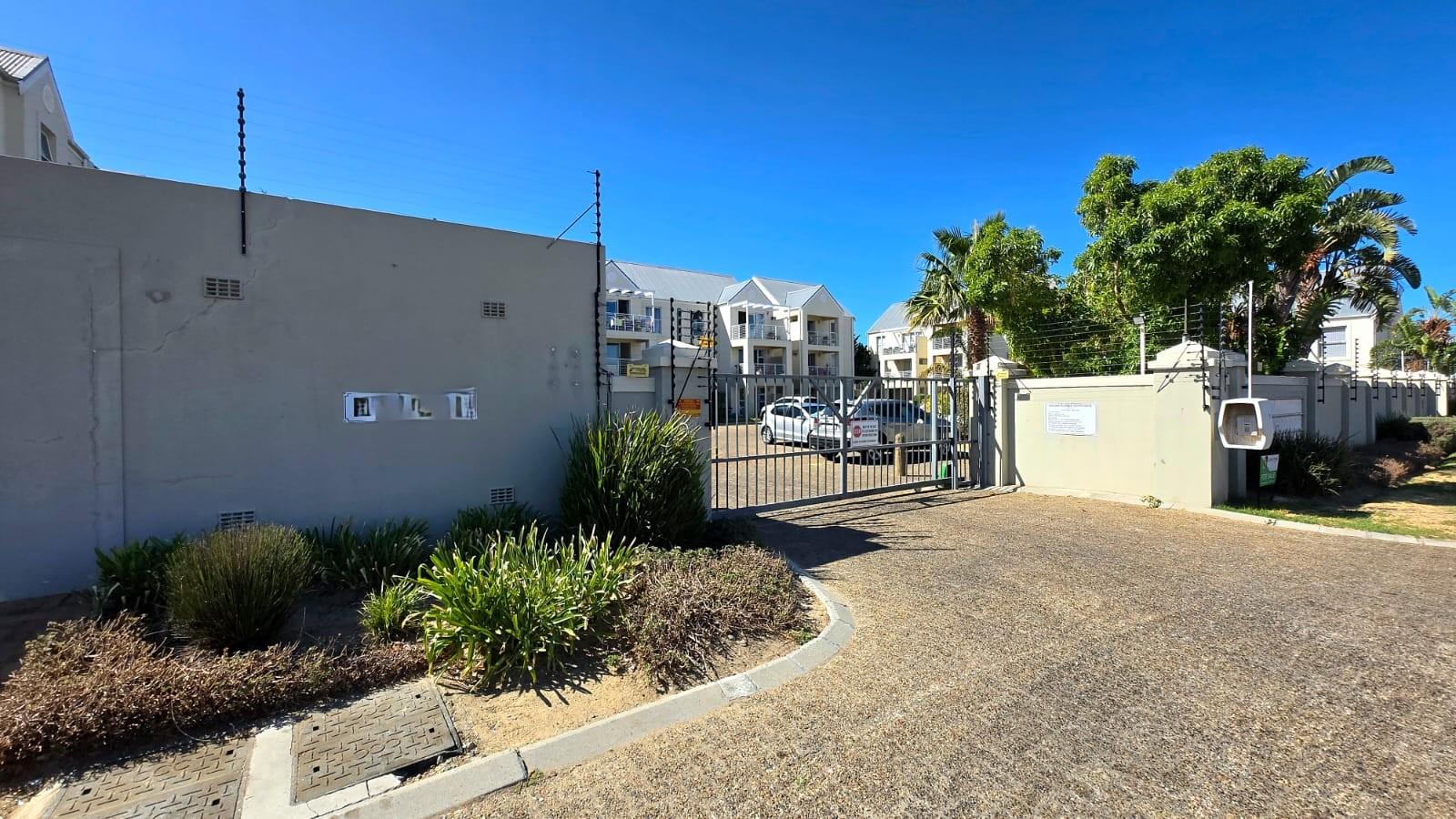 2 Bedroom Apartment / flat for sale in Strand Central - P24-116852979