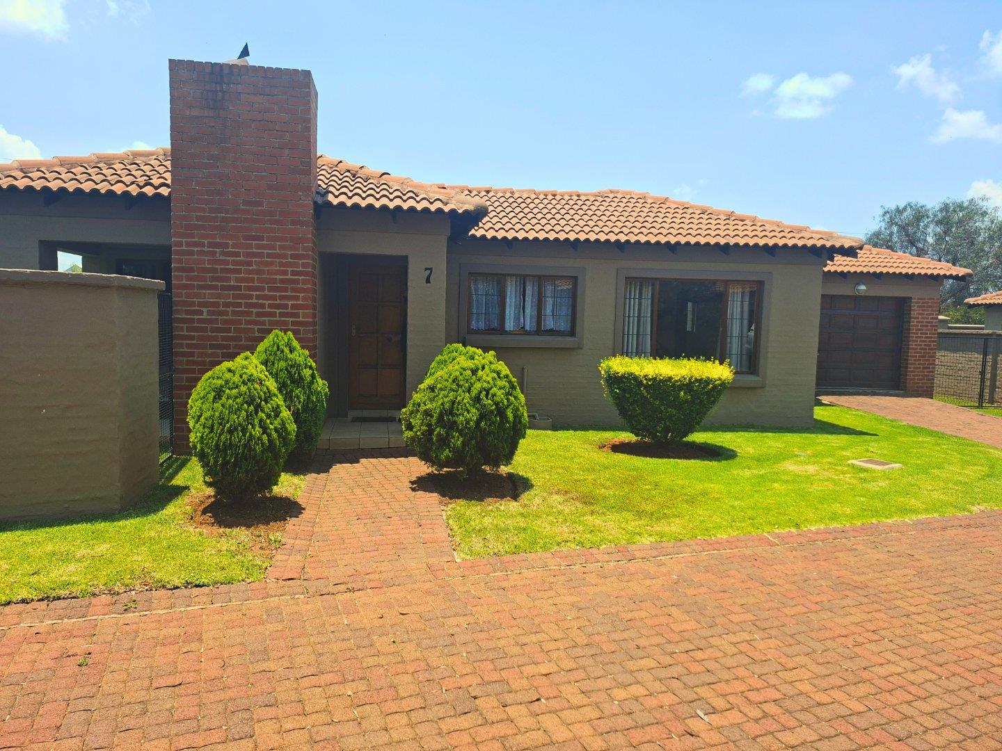2 Bedroom Townhouse for sale in Delmas West - P24-116853051