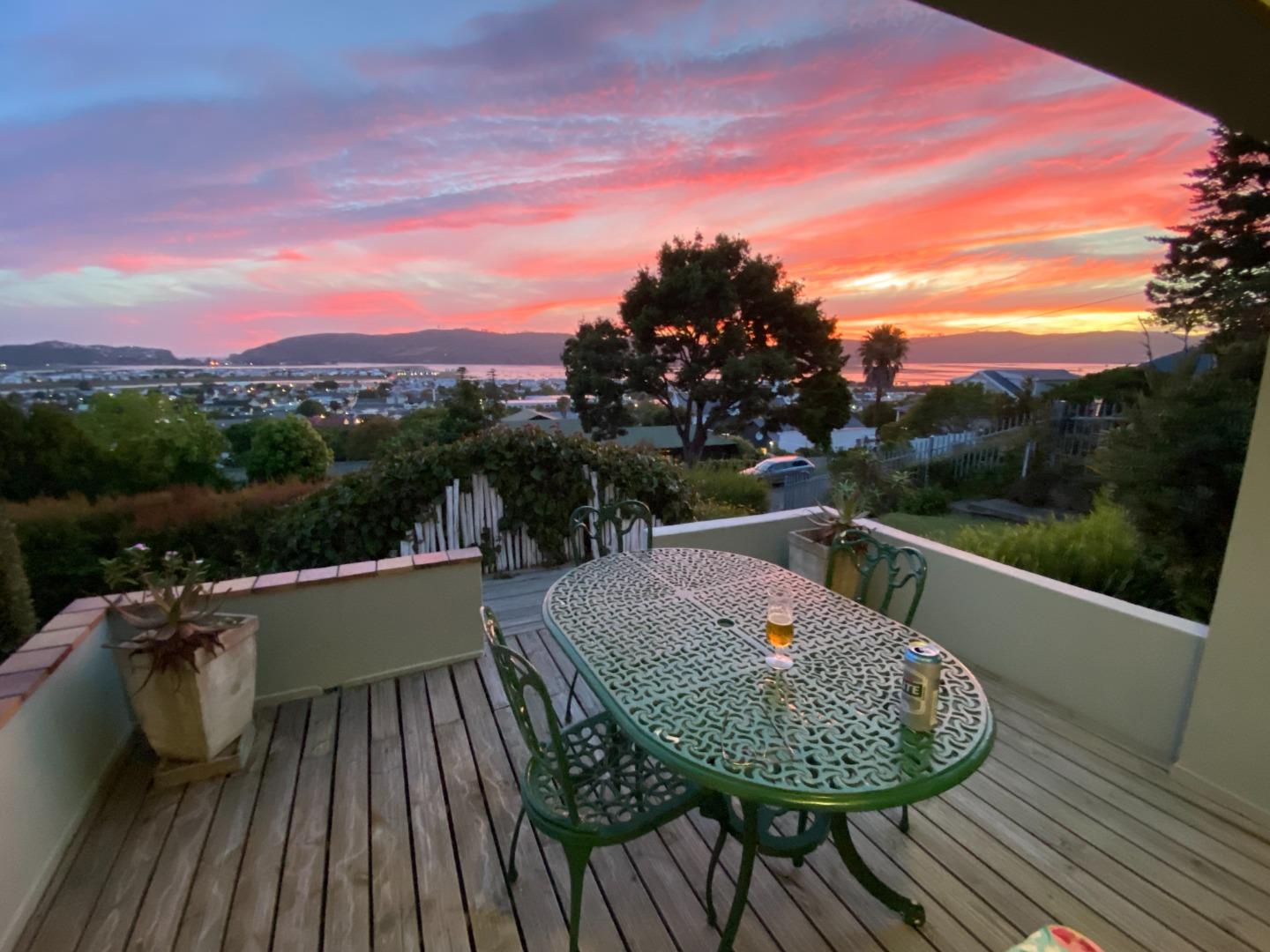2 Bedroom House for sale in Knysna Central - P24-116855092