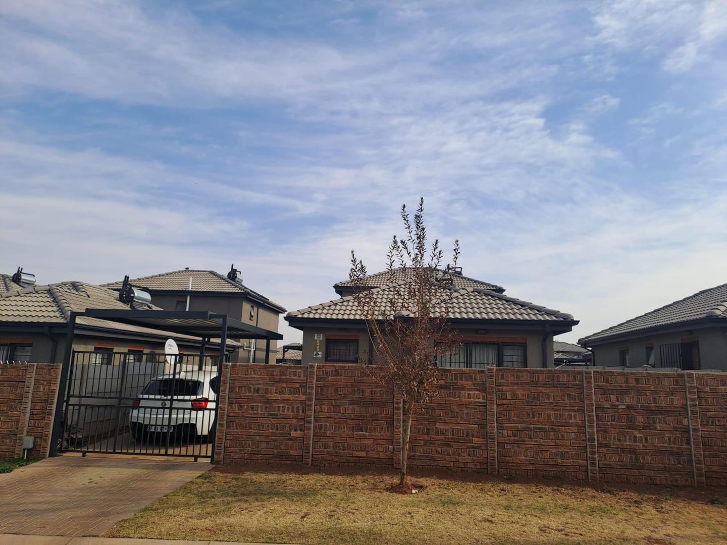 3 Bedroom House for sale in Leopard's Rest Security Estate - P24-116855511