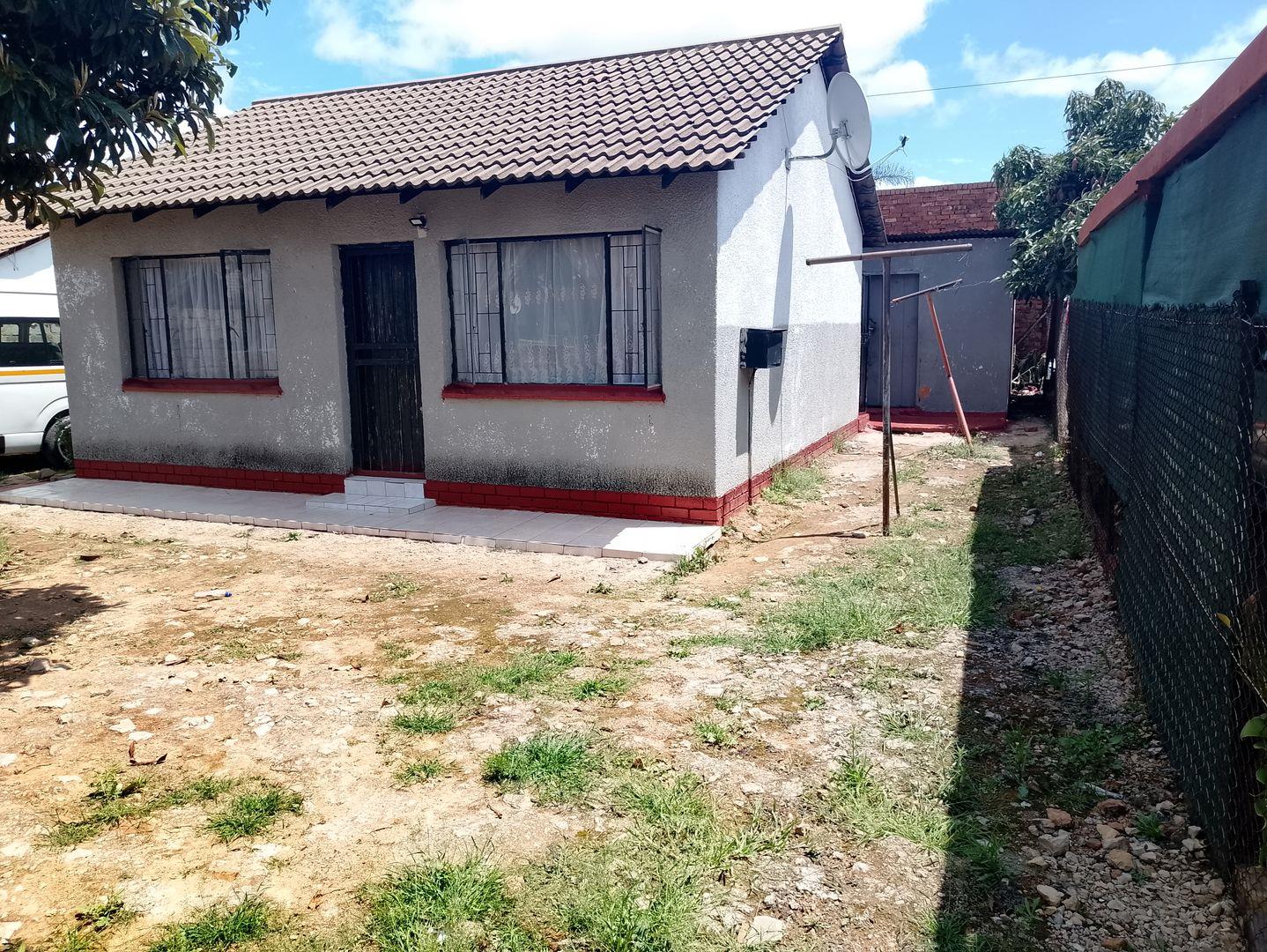 2 Bedroom House for sale in Mamelodi East - P24-116856073