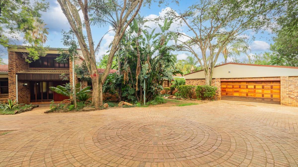 4 Bedroom House for sale in Ruimsig - 124425 Gelding Avenue - P24-116856228