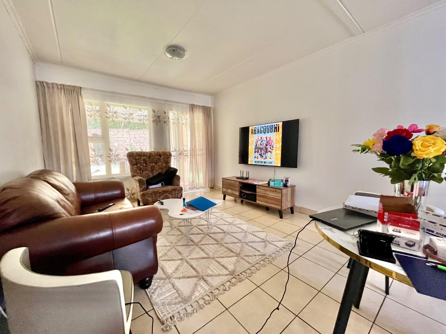 2 Bedroom Apartment / flat for sale in Meredale - P24-116858532