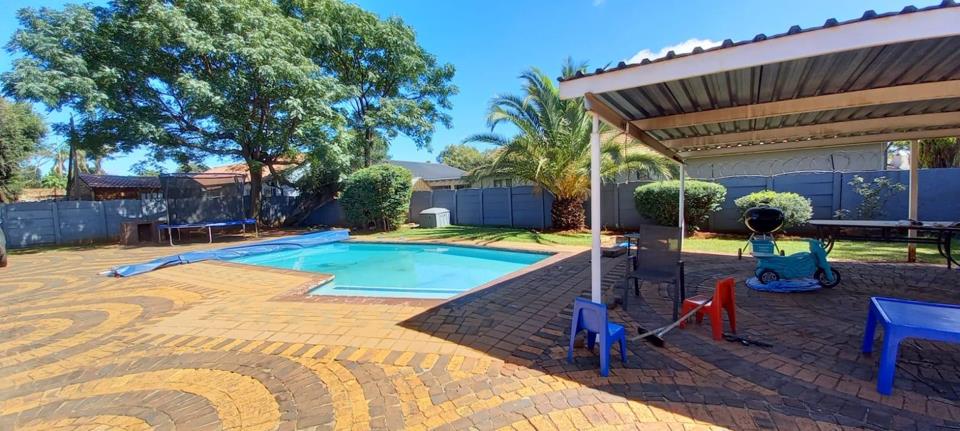 3 Bedroom House for sale in Mayberry Park - P24-115653551