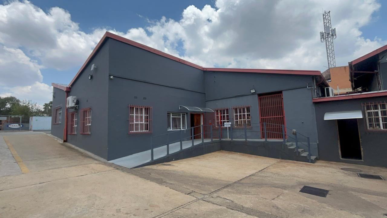 Industrial property for sale in Booysens - 16 Bosman St - P24-116862306