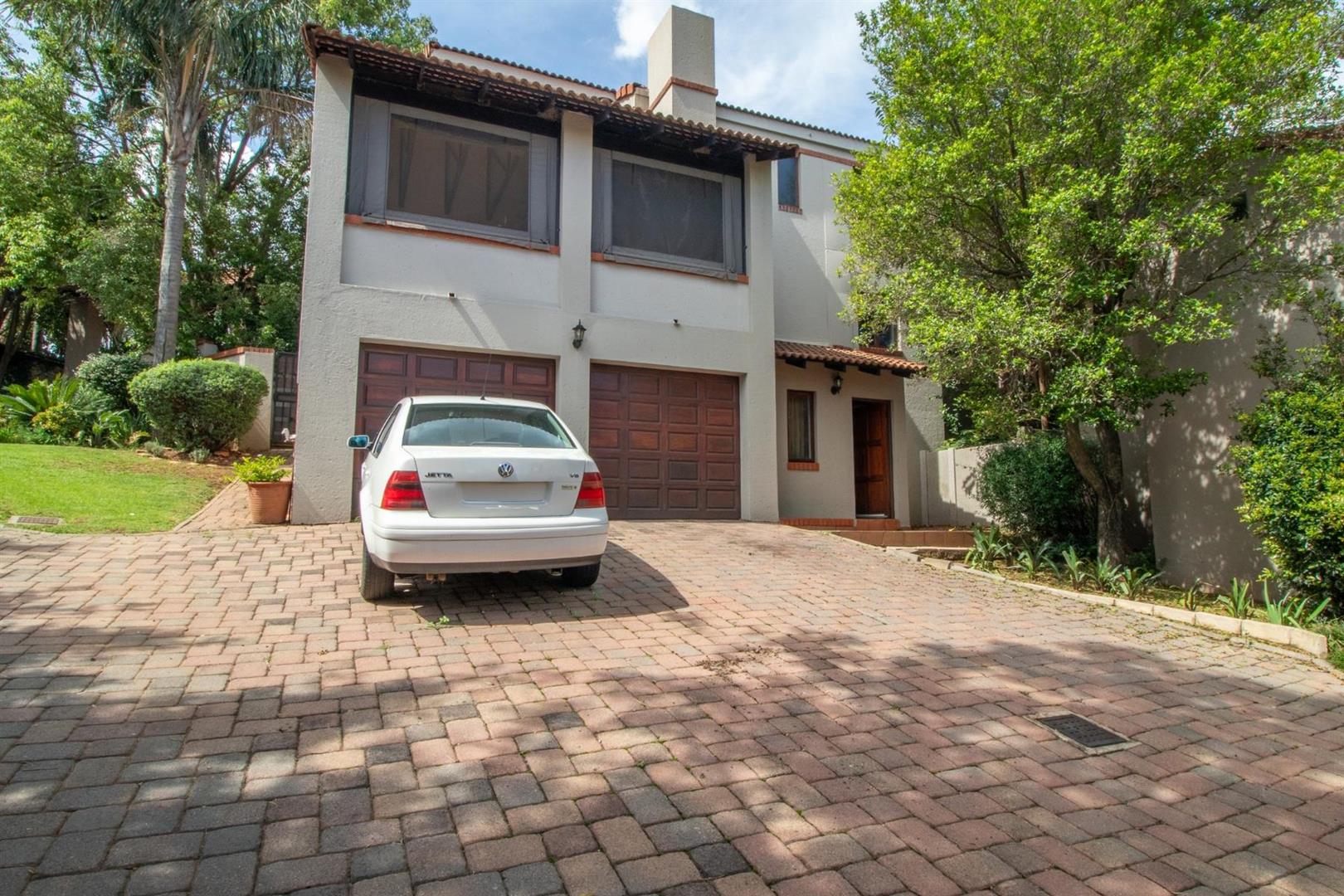 3 Bedroom Townhouse for sale in Moreleta Park - P24-116862554