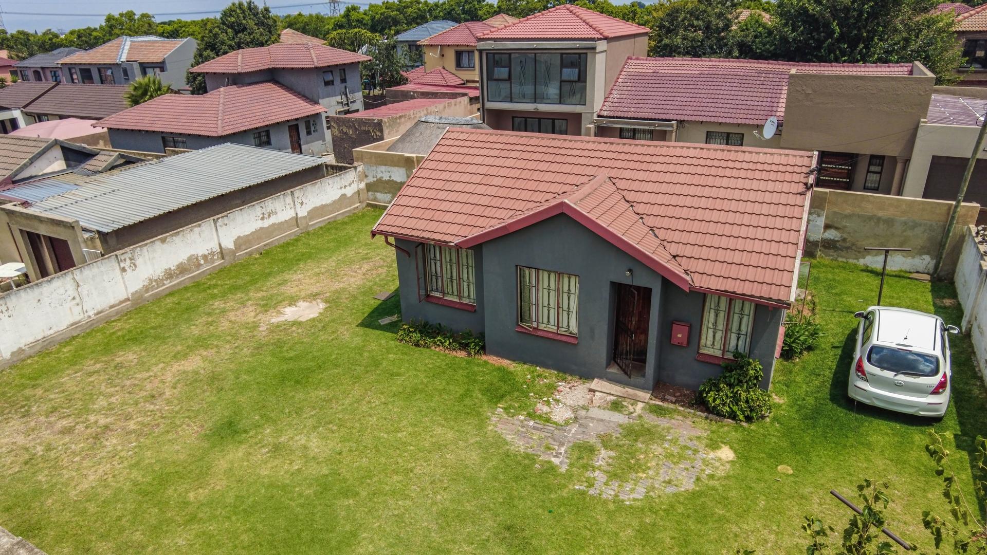 3 Bedroom House for sale in Albertsdal - P24-116867495