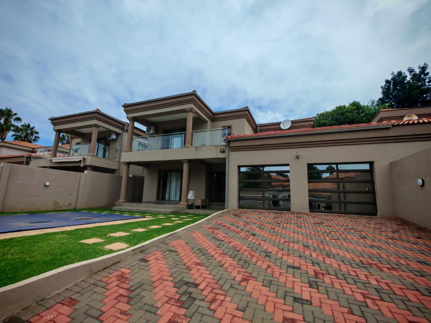 3 Bedroom House for sale in Ruimsig - P24-116869380