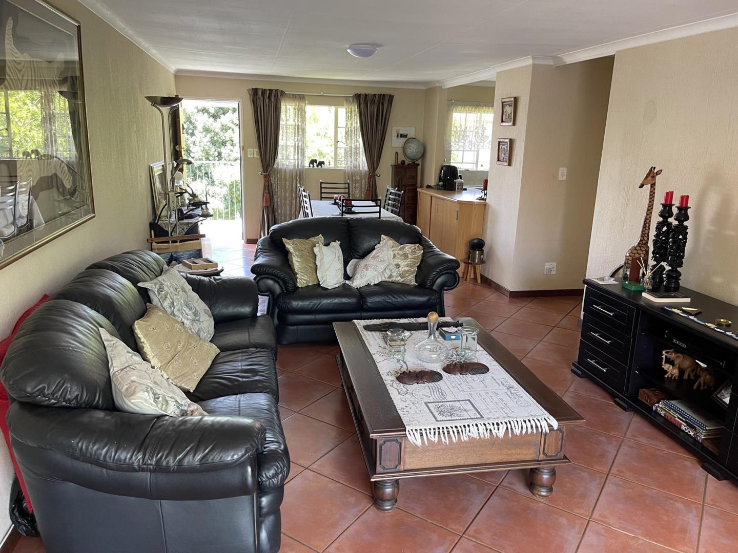 3 Bedroom Townhouse for sale in Moreleta Park - P24-116878053