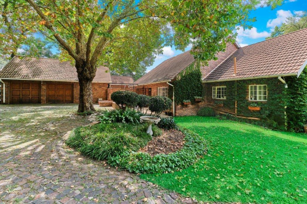 3 Bedroom House for sale in Bryanston - 11 Bryanston Drive - P24-116878886