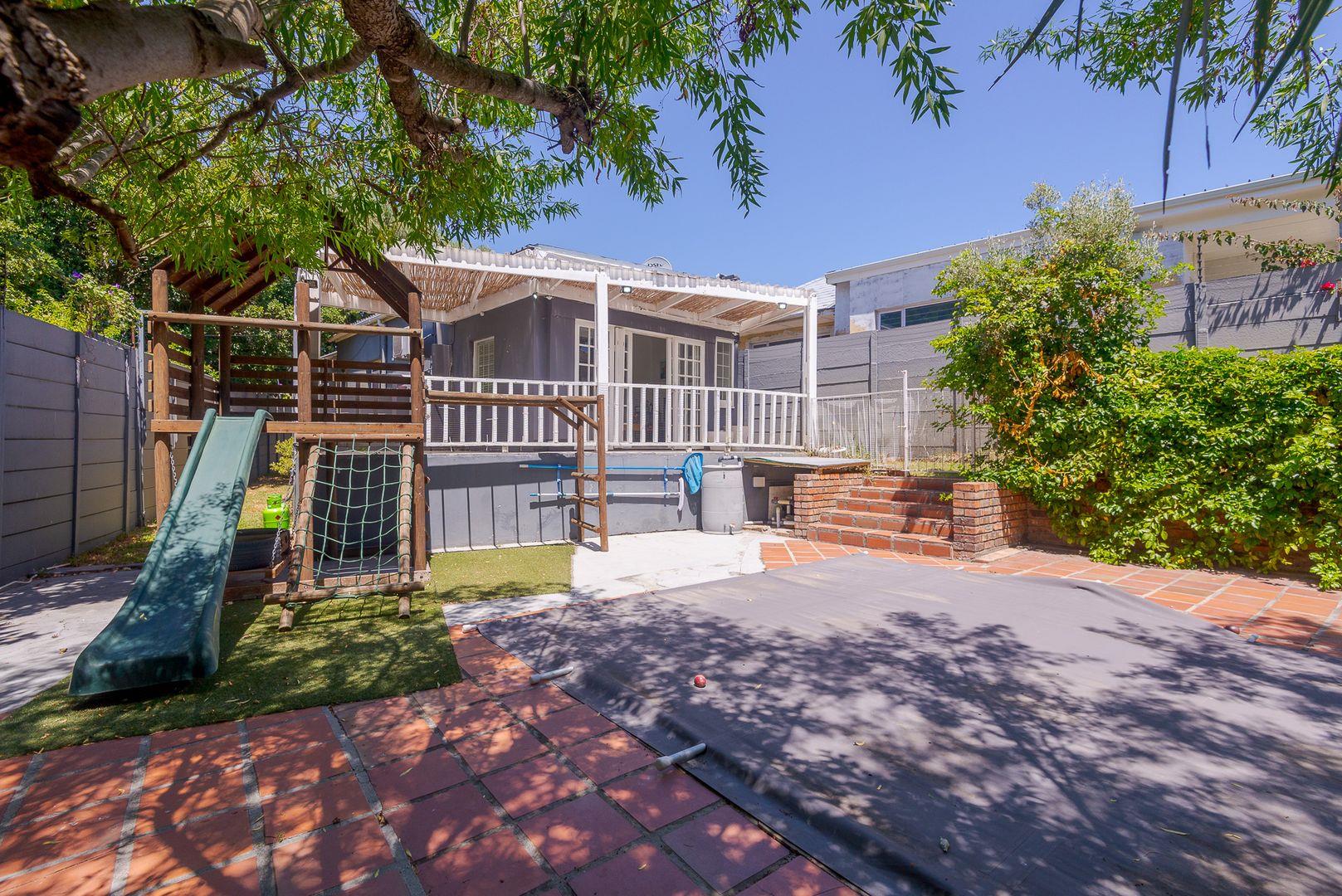 3 Bedroom House for sale in Rondebosch - 21 Saxon Road - P24-116879055