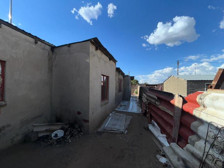 2 Bedroom House for sale in Turflaagte - P24-116882528