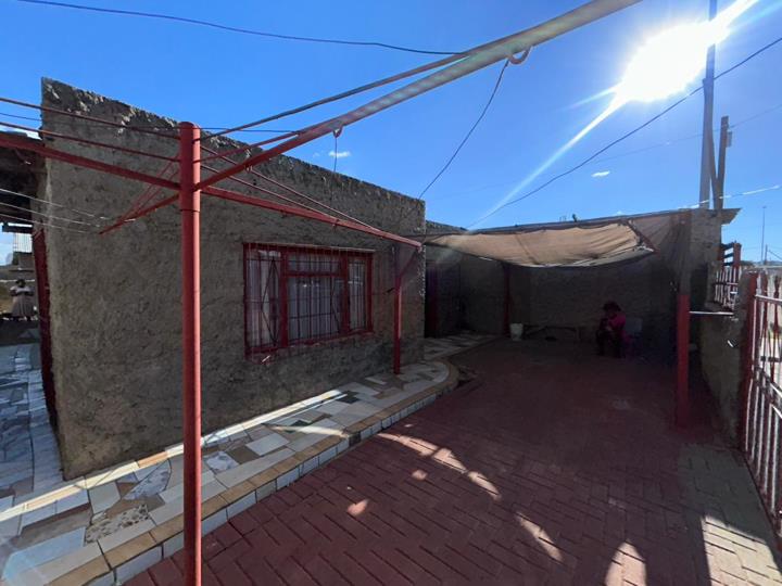2 Bedroom House for sale in Turflaagte - P24-116882528