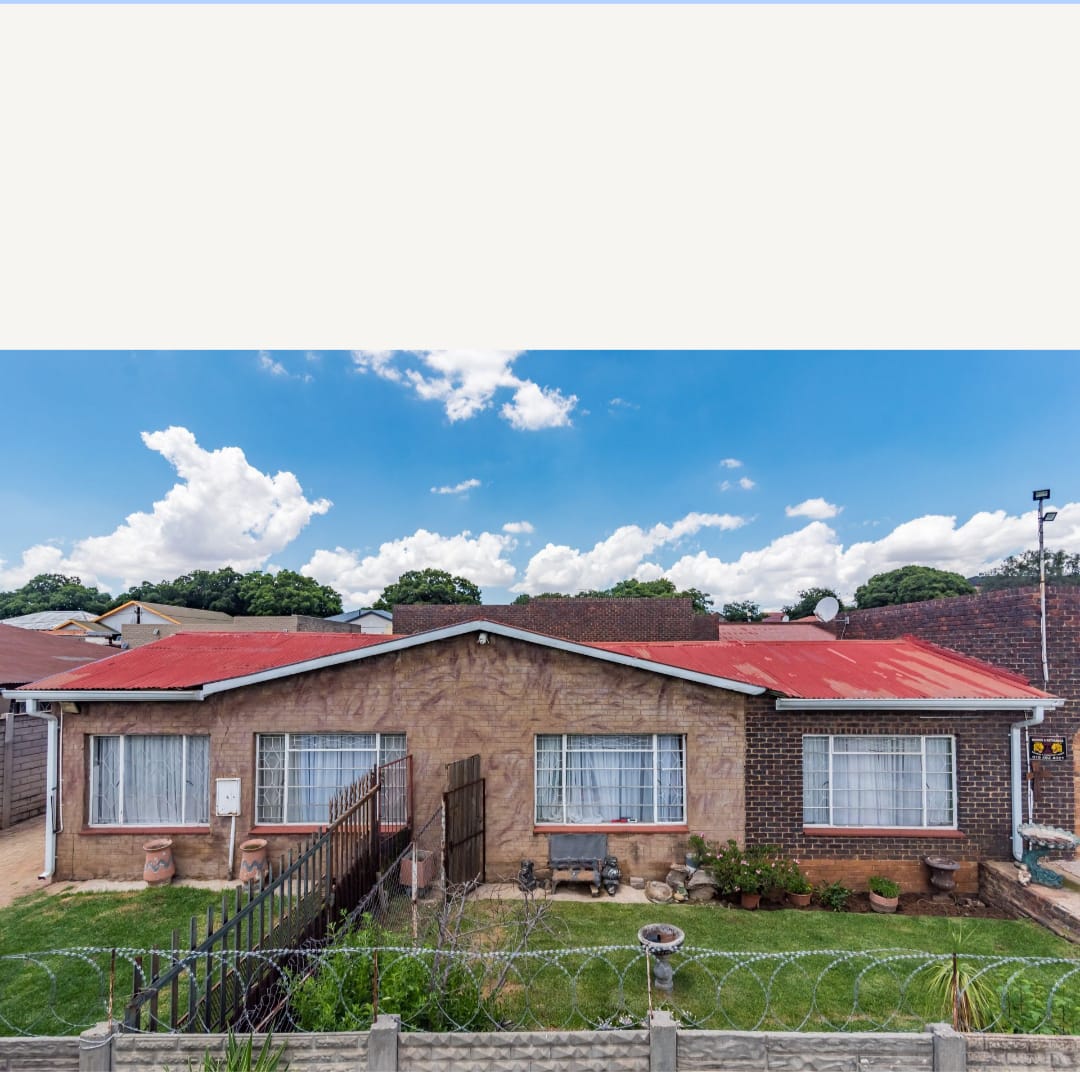 4 Bedroom House for sale in Randgate - 37 Langerman Street - P24-116883215