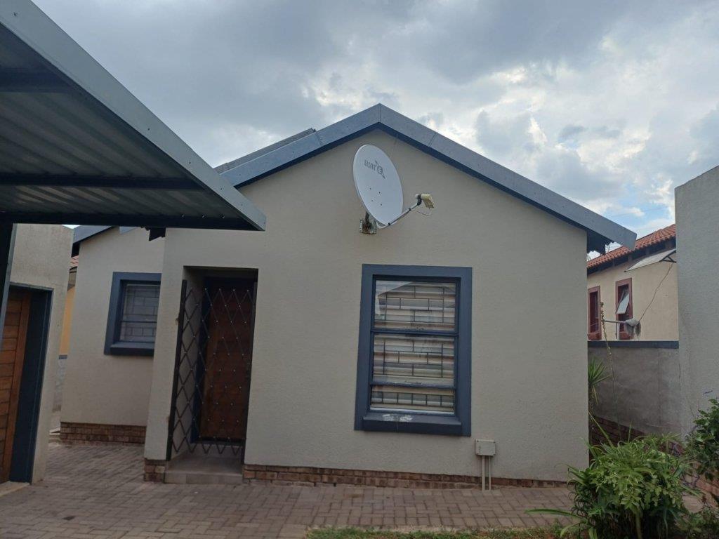 3 Bedroom House for sale in Kosmosdal - P24-116886925