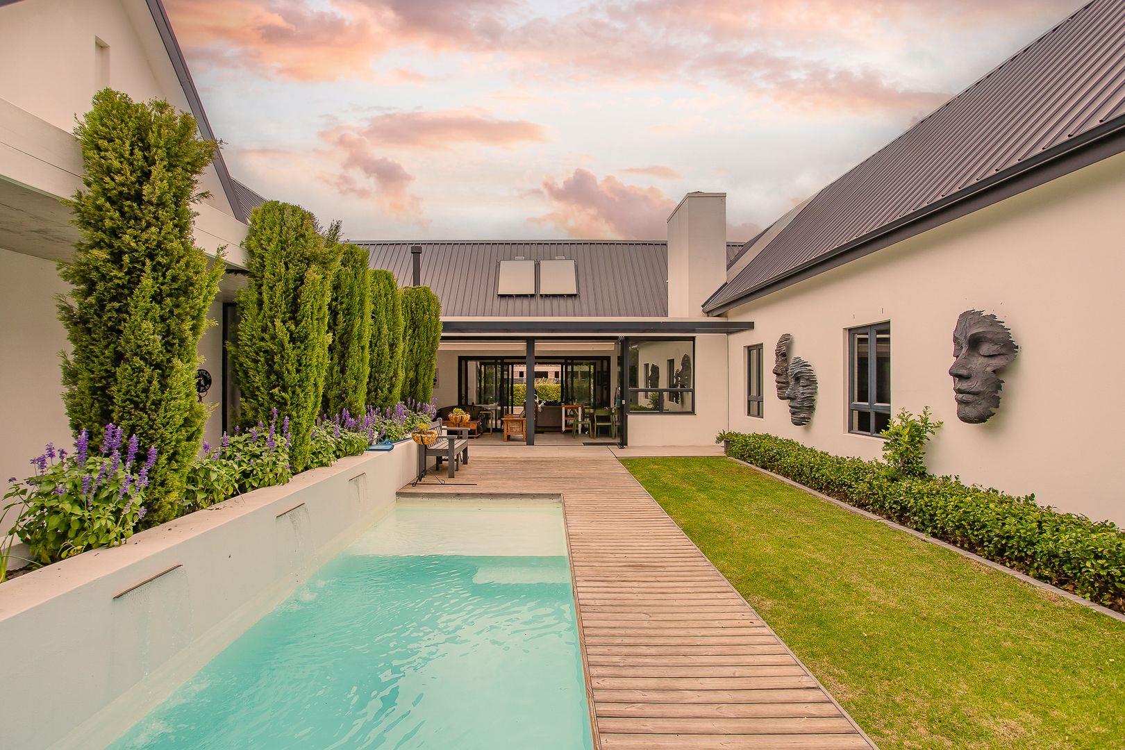 4 Bedroom House for sale in Val de Vie Estate - P24-116883594