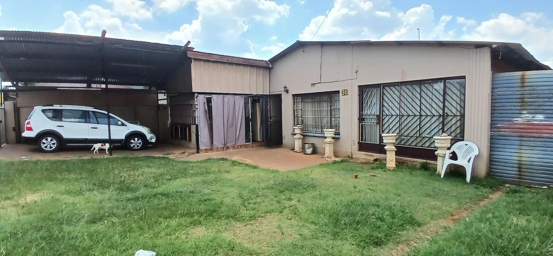 4 Bedroom House for sale in Randgate - P24-116890536