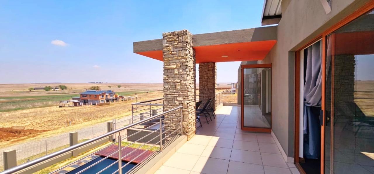 5 Bedroom House for sale in Summer Place Estate - P24-116319480