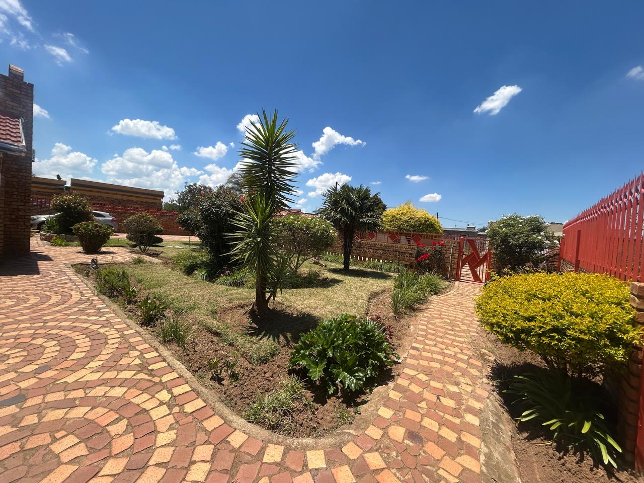3 Bedroom House for sale in Geluksdal Ext 1 - P24-116892406