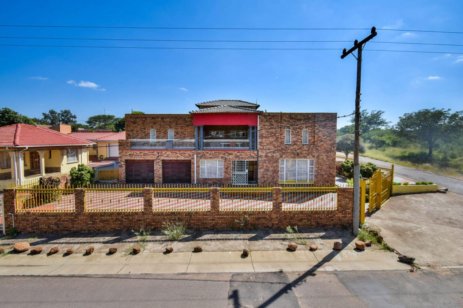 5 Bedroom House for sale in Mabopane Unit C - 230 Monareng - P24-116896337